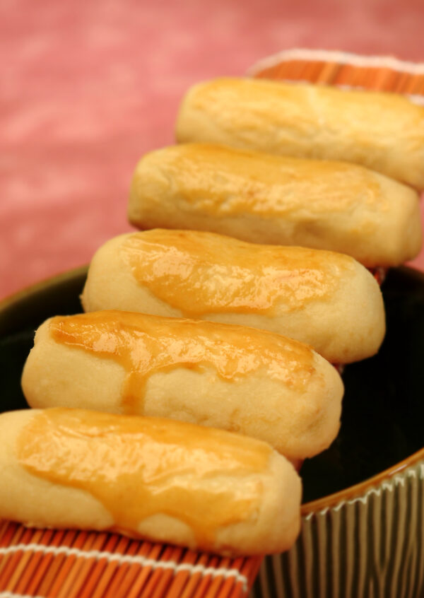 Eggless Pineapple Rolls - Devagi Sanmugam